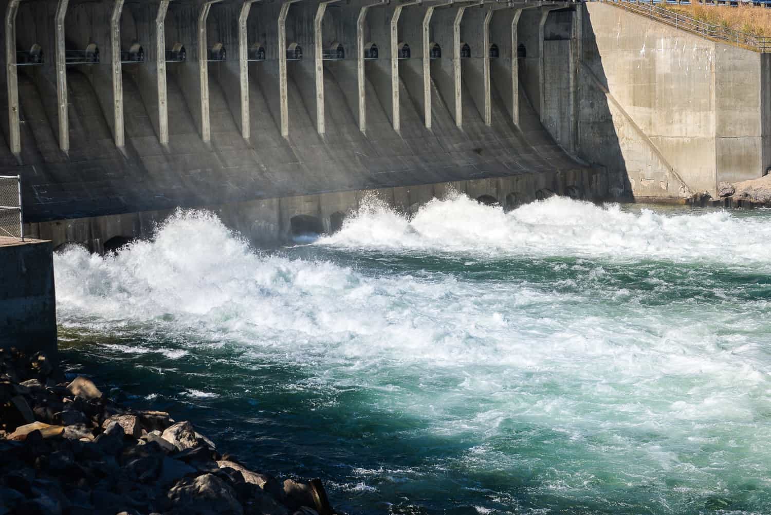 Hydropower Energy: Current Challenges and Innovations - GreenLife 123